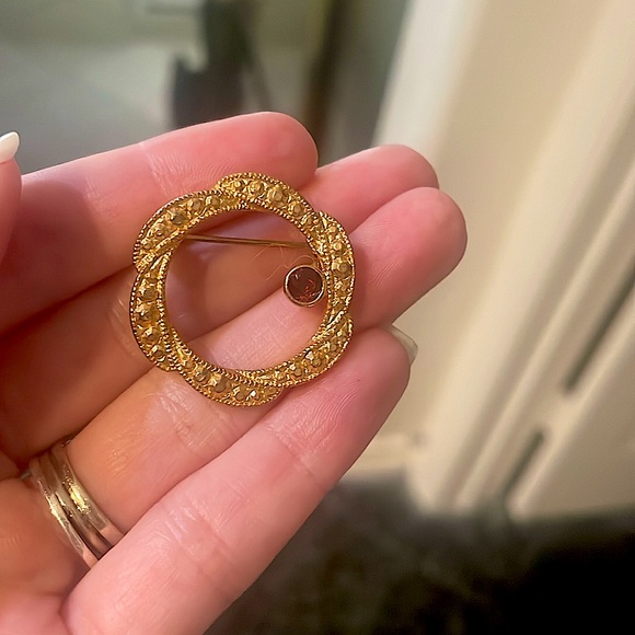 Jewelry | Vintage Gold And Red Wreath Brooch | Poshmark